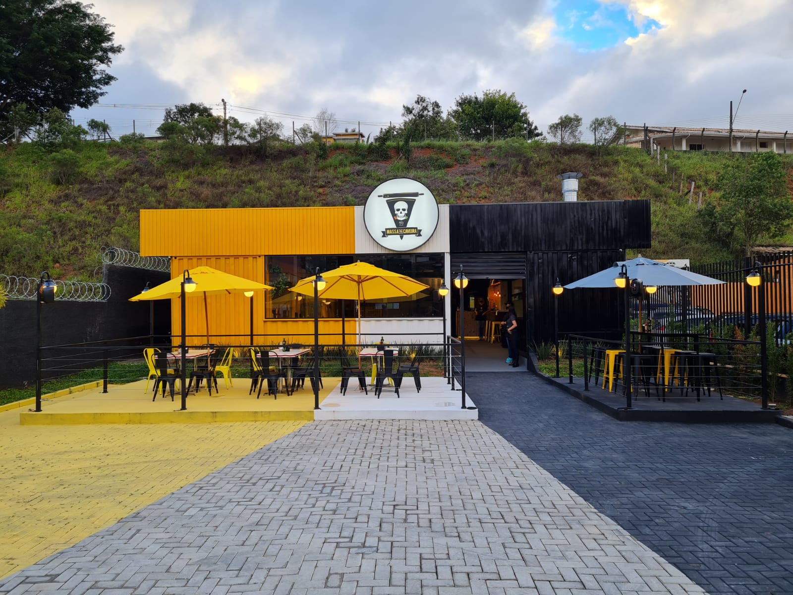Massa Na Caveira - Pizza Bar & FoodTruck - MASSA NA CAVEIRA